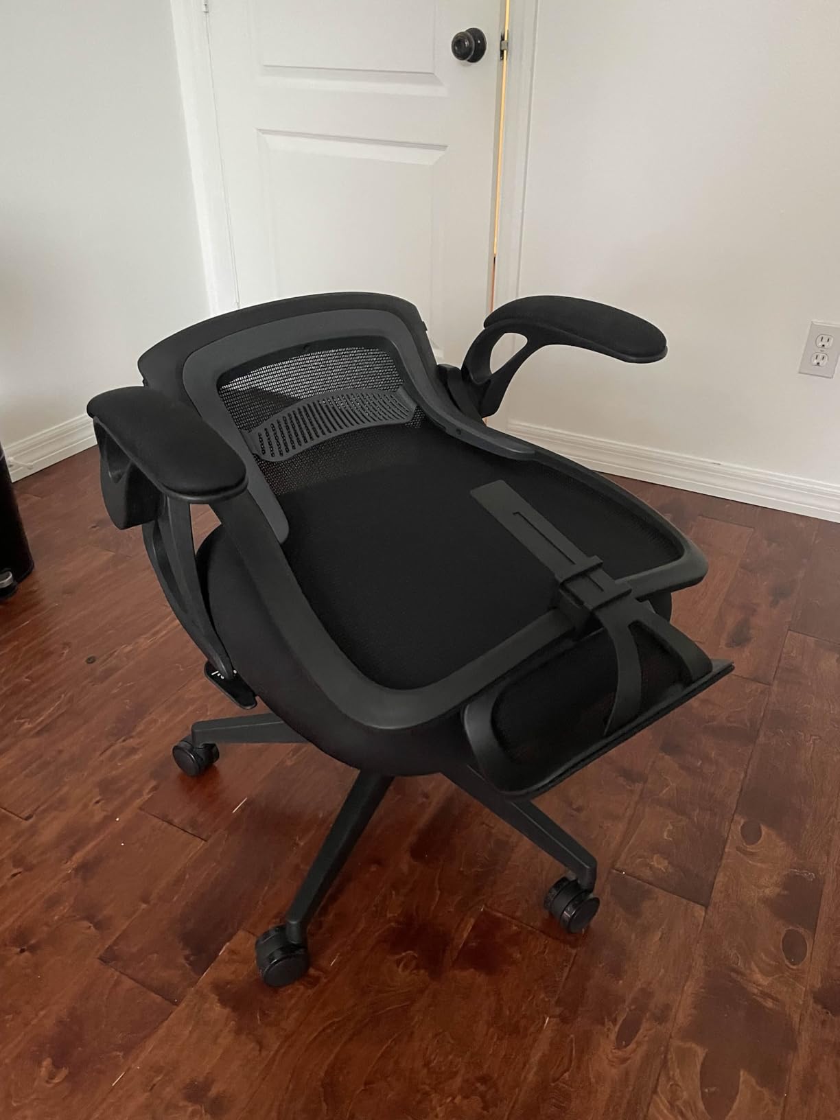 14 Best Gaming Chairs for Small Spaces (June 2026)